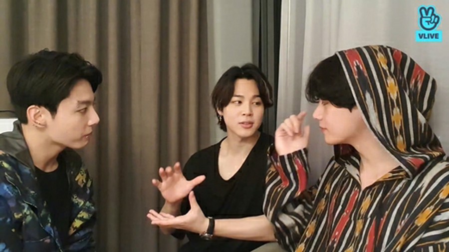 "BTS" V appears on V LIVE after the concert ... JUNG KOOK "I thought I ...