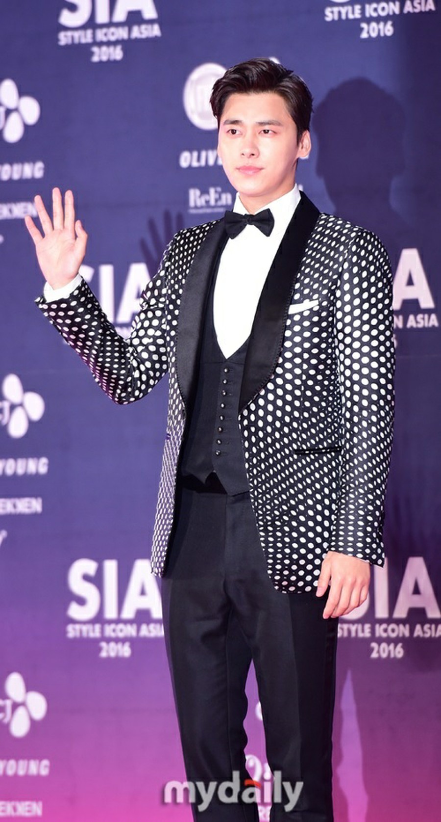 Handsome Chinese Actor Arrested On Suspicion Of Hiring Sex Workers
