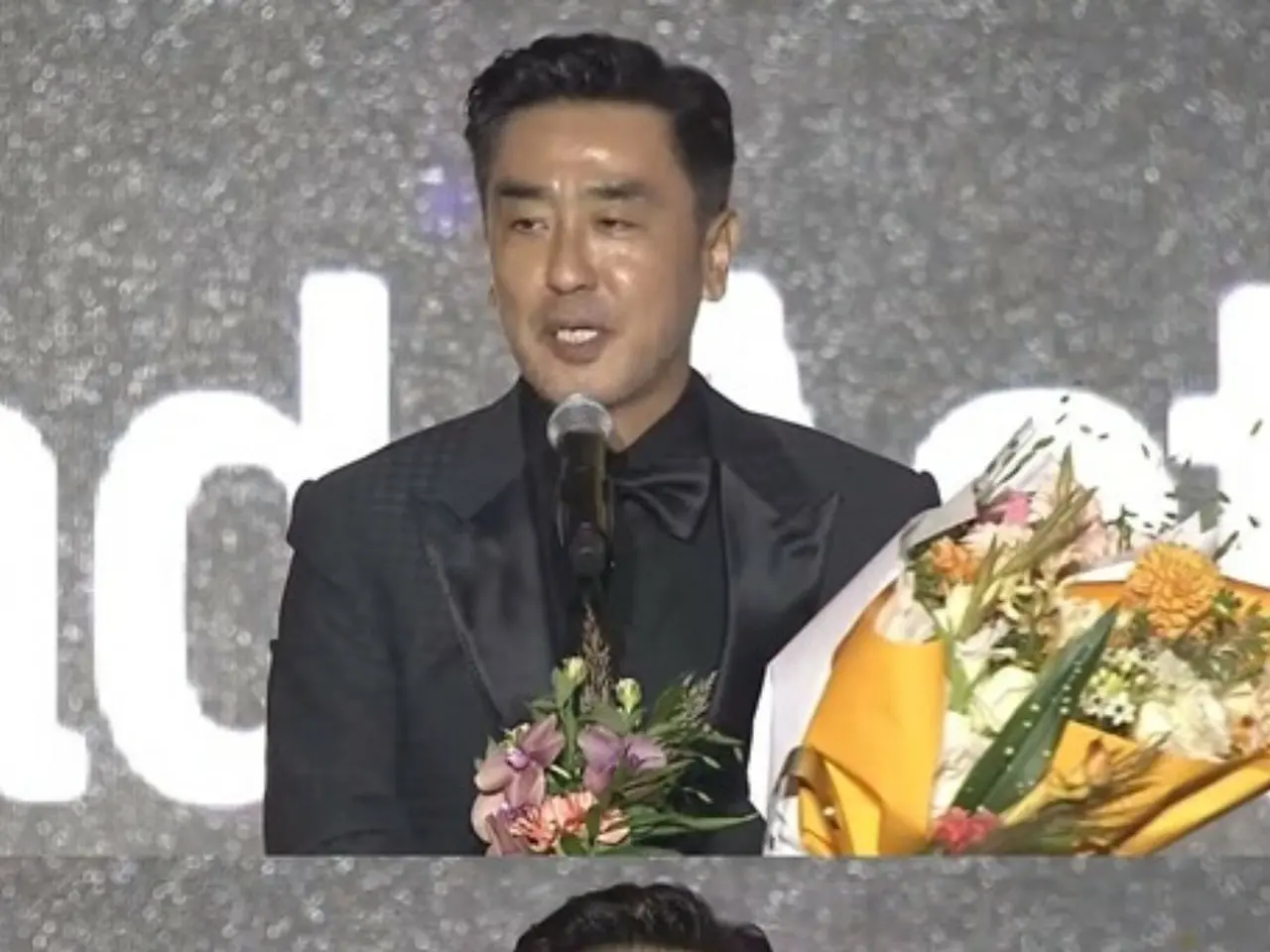 [28th BIFF] ”Moving” Ryu Seung Ryong, Leading Award ”Filming while covered in blood... Deeply ...