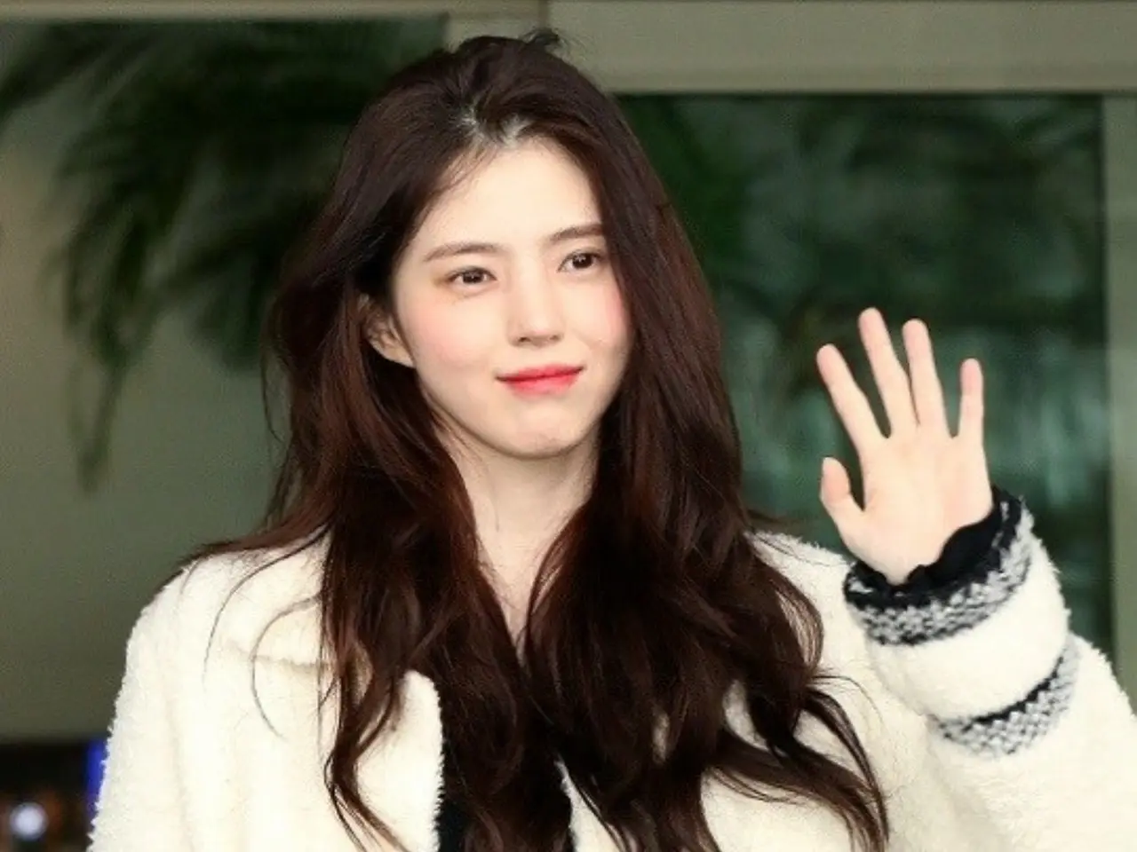 Han Seo Hee, after the public dating scandal... After appearing in a soju ad, she also quits as ...