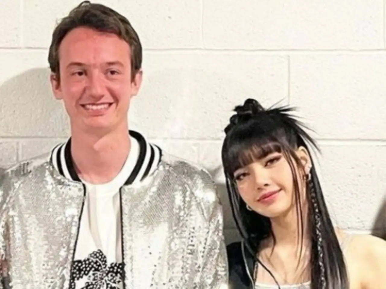 Finally, a ”self-confirmed” relationship... ”BLACKPINK” LISA, who had ...