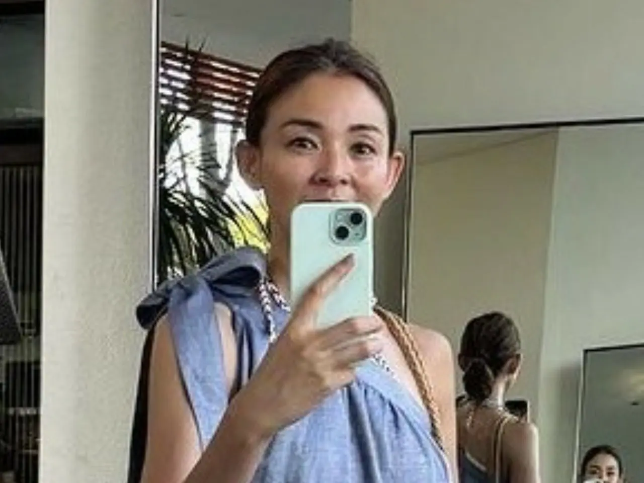 ”Saran-chan's mom” model SHIHO shows off her beautiful swimsuit... her fantastic S-line remains ...