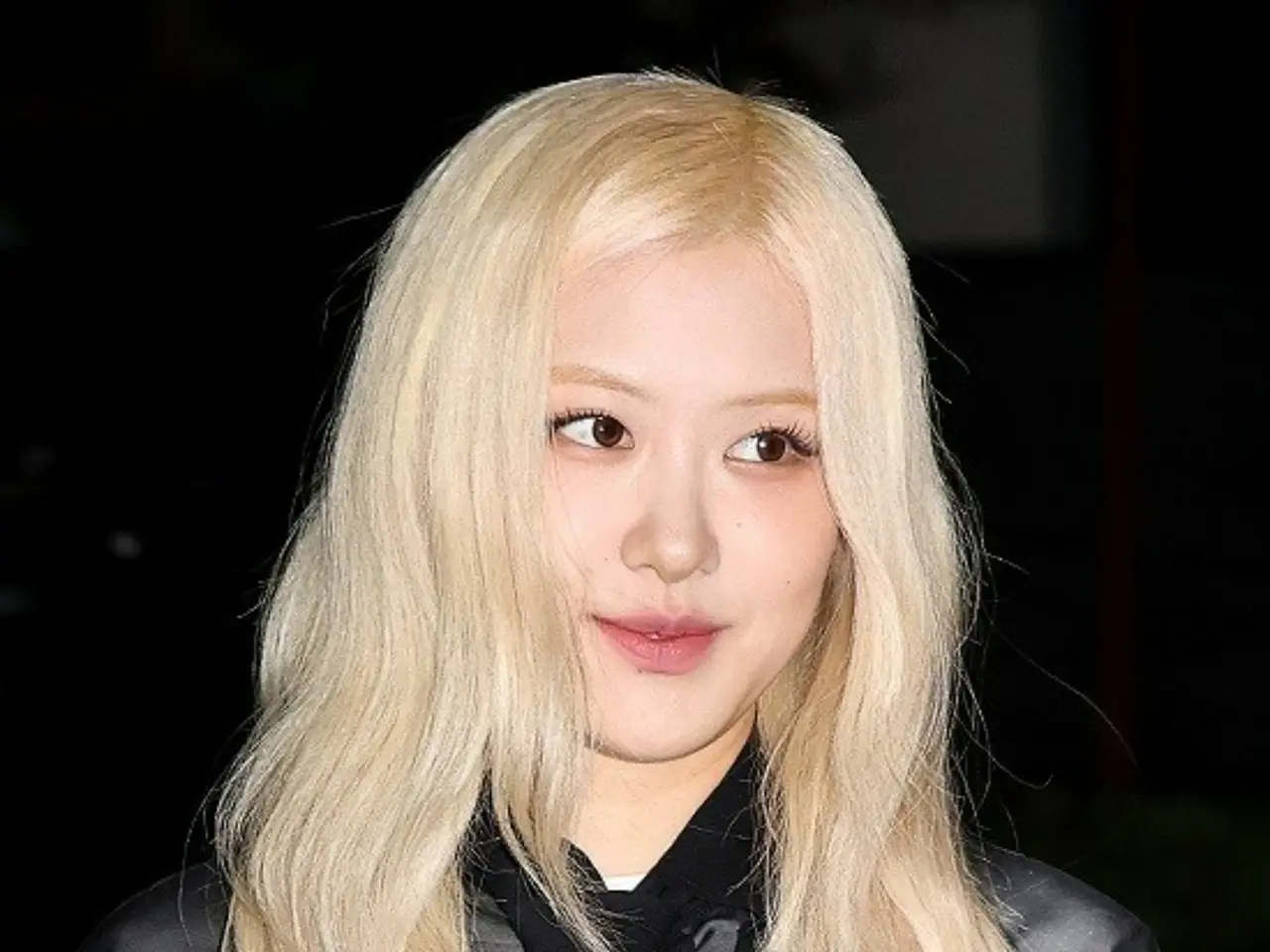 ROSE releases preview single ”number one girl”... ”A song written with fans in mind” | wowKorea