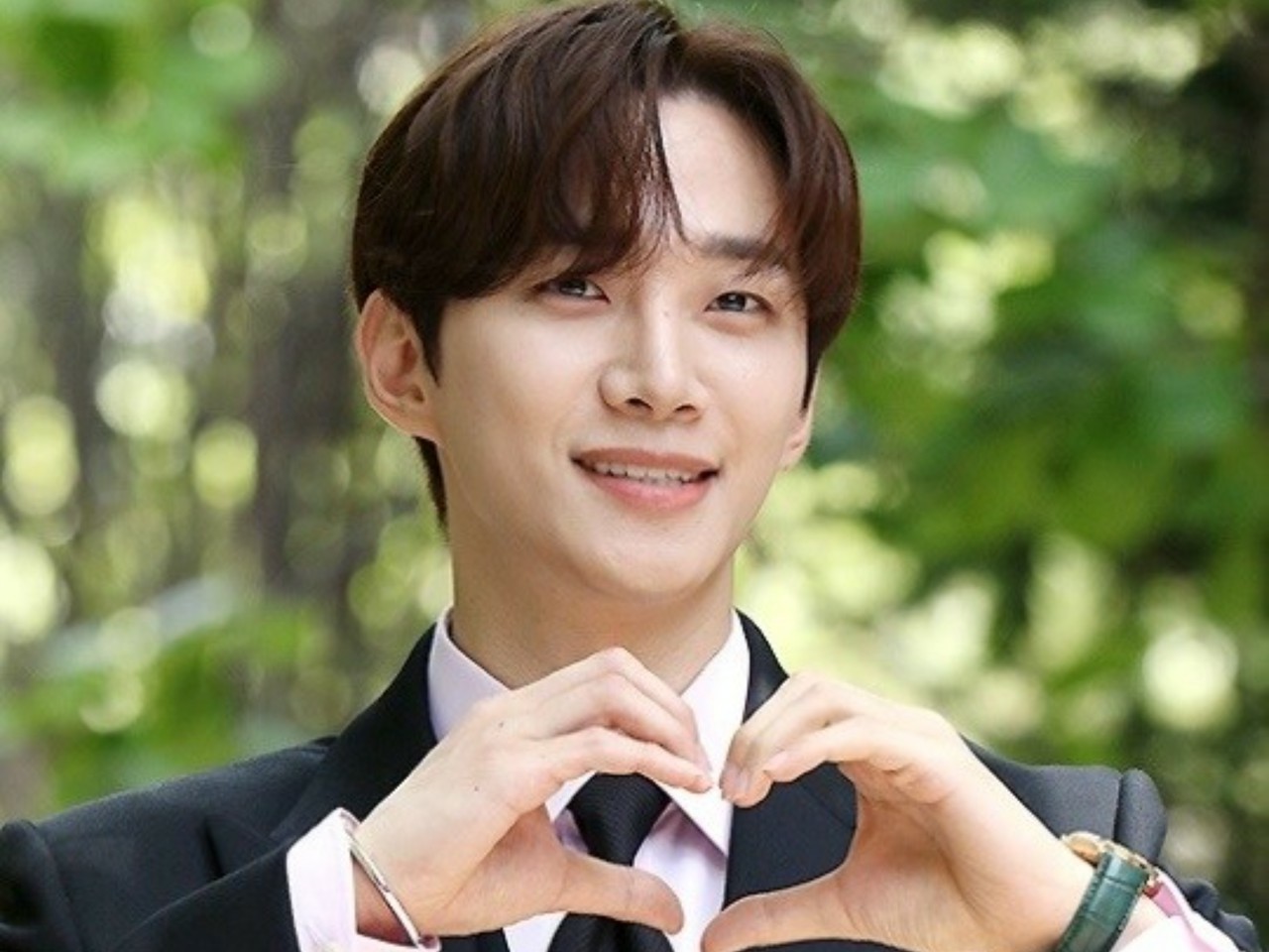 2PM's JUNHO leaves JYP after 17 years today (15th)... A thank you gift for JYP staff is Hot ...