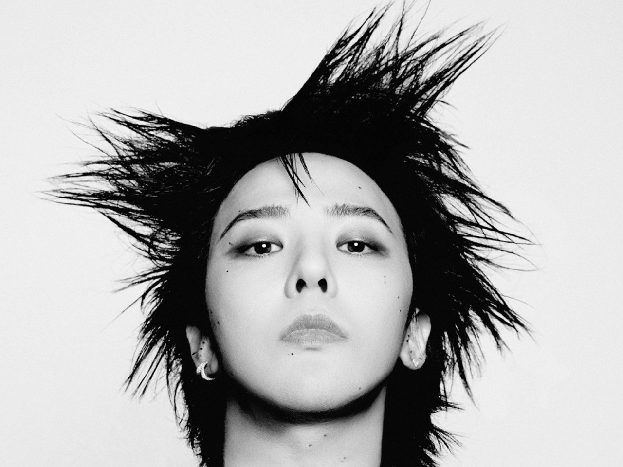 G-DRAGON (BIGBANG) & 2NE1 will be performing at ”HEAD IN THE CLOUDS” live in real time | wowKorea